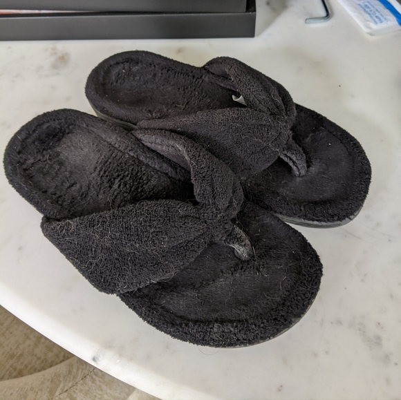 Vionic | Shoes | Vionic Gracie Slippers Black Size 6 | Poshmark